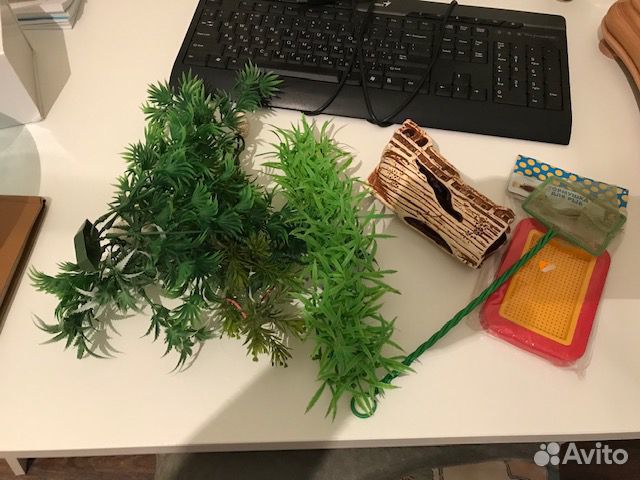 Отдам иск. растения и декор для аквариума